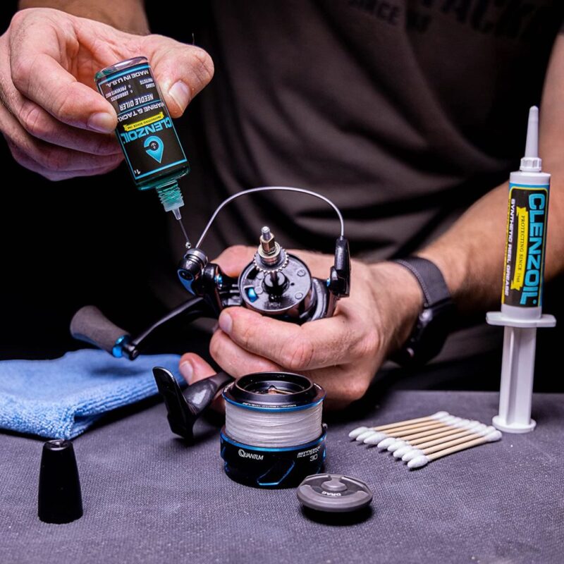 How to easily lubricate the internal parts of a fishing reel?